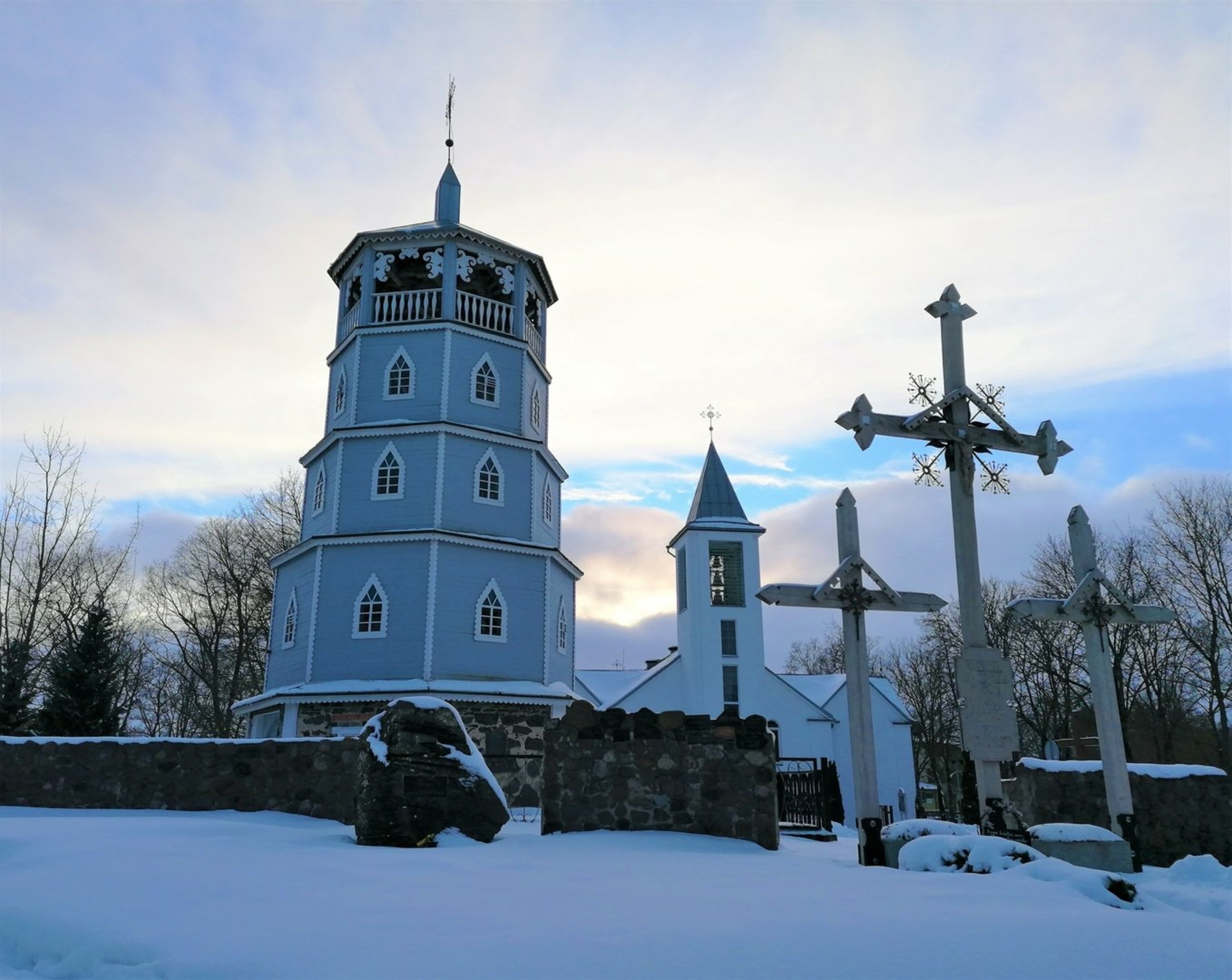 RADVILIŠKIO ŠVČ. MERGELĖS MARIJOS GIMIMO BAŽNYČIOS MEDINĖ VARPINĖ